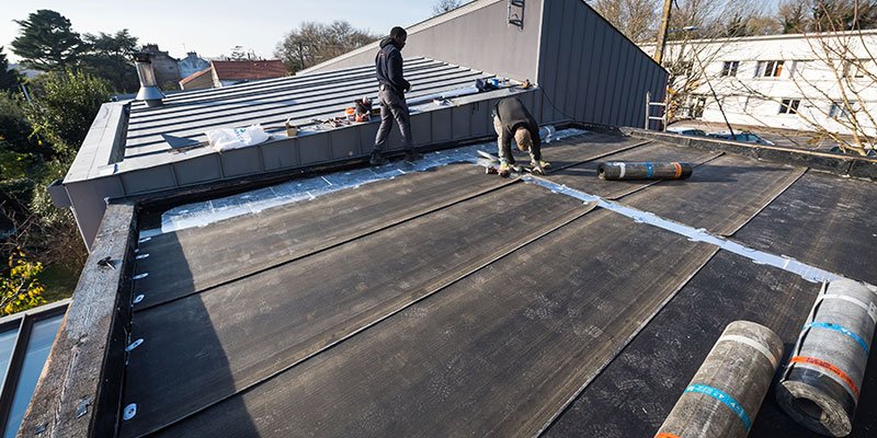 Étanchéité liquide ou membrane : quelle solution pour votre toit ...