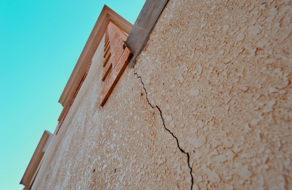 Fissures sur les murs : faut-il s’inquiéter et comment les réparer ...